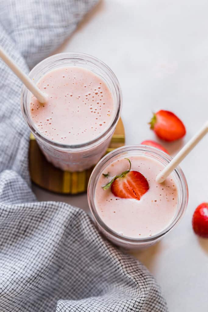 How to Make a Strawberry Banana Smoothie - The Movement Menu